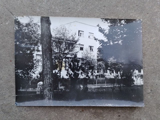 SOKO BANJA - Pogled na hotel Sokograd