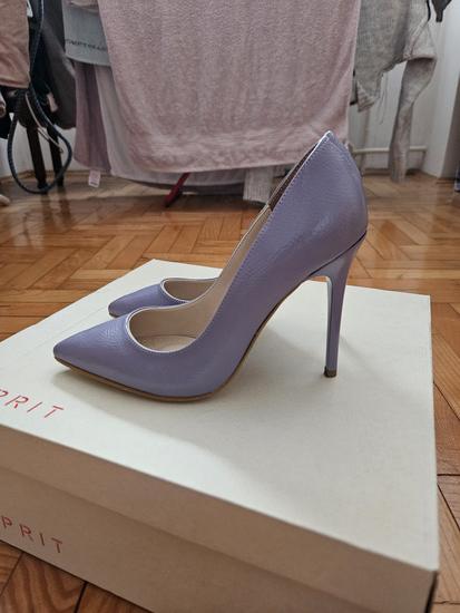   Nove lila salonke
