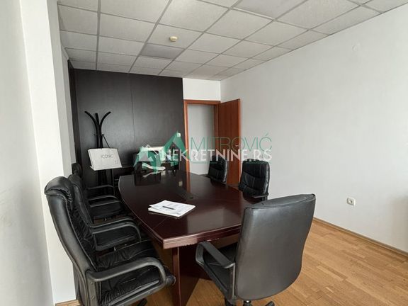 Poslovni prostori,NOVI SAD,CENTAR NS,kv: 32.00, € 330, ID: 9101993