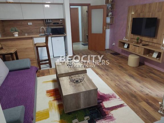 Novi Sad, Grbavica, Bulevar Cara Lazara, 1.0, 30m2, 350EUR