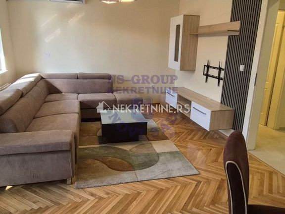 Izdaje se trosoban stan na Grbavici, površine 65m²