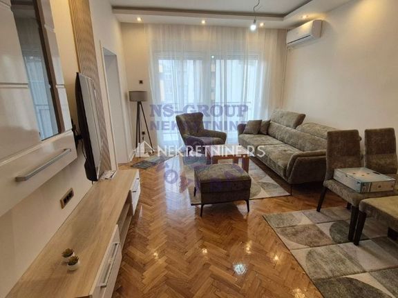 Izdaje se dvoiposoban stan na Grbavici, površine 55m²