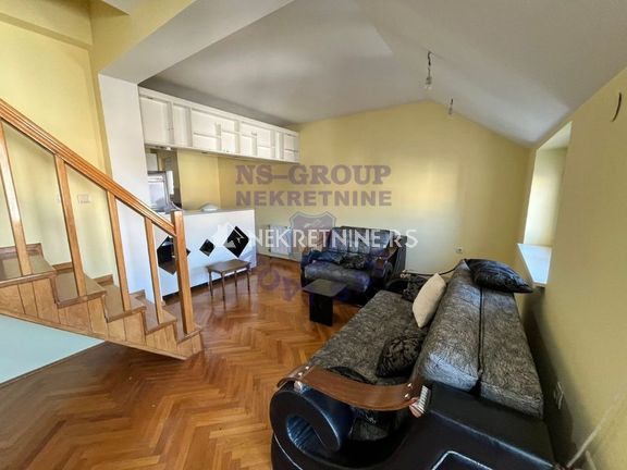 Izdaje se trosoban duplex stan na Bulevaru, površine 70m²