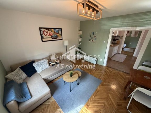 Vračar, Hram Svetog Save, 2.0 stan, 40m2, 650 EUR