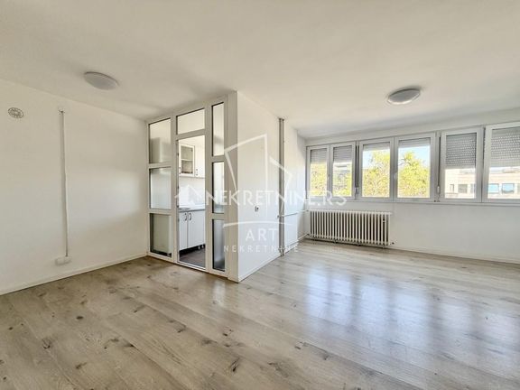Šest kaplara , 3.0 stan, mereno 82 m2 ID#14677