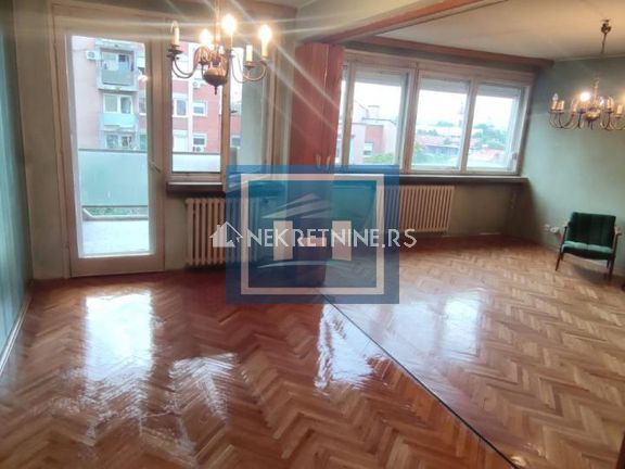 Trosoban stan 80 m², Centar, Jagodina