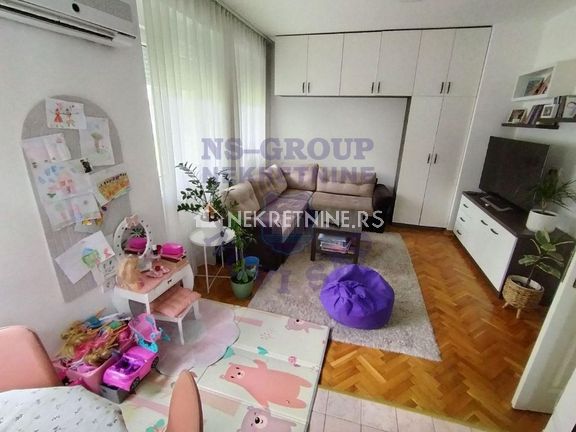 Odličan jednoiposoban stan na Novom Naselju