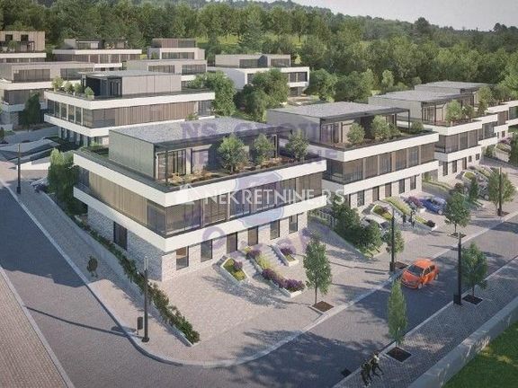 Petosoban stan u Sremskoj Kamenici,152m2