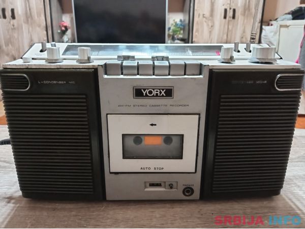 Radio kasetofon york kr680