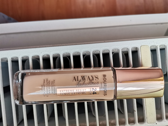 Tečni puder Bourjois Always Fabulous novo