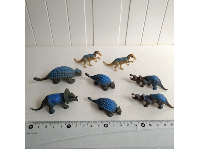 (I) Plastične figurice - Dinosaurusi - set od 8 komada