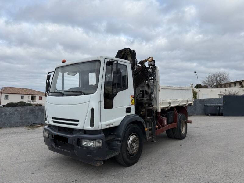 IVECO 180E28 Two-way side tipper truck / HIAB crane kiper