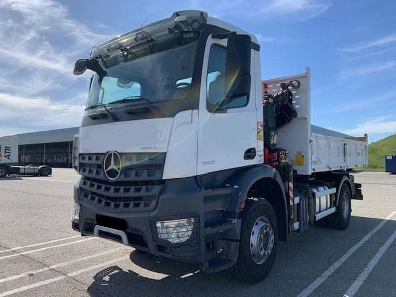 Mercedes-Benz Arocs 1833 tipper truck+Crane kiper