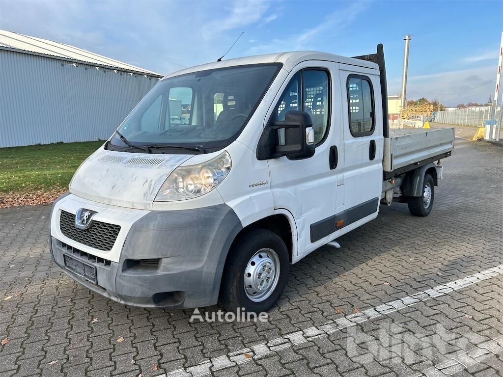 Prodaje se Peugeot Boxer kamion s ravnom platformom na aukciji