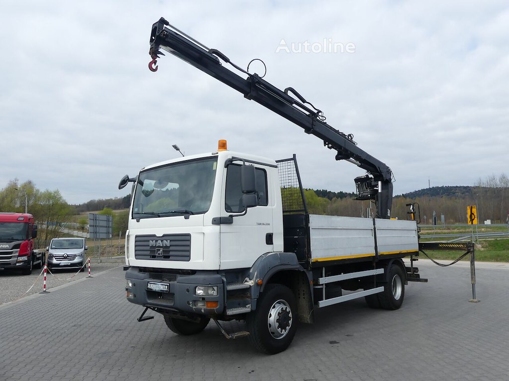 MAN TGM 18.330 / 4x4 / MANUAL / HDS HIAB 122-2 DUO / DŹWIG / Niski p kamion s ravnom platformom