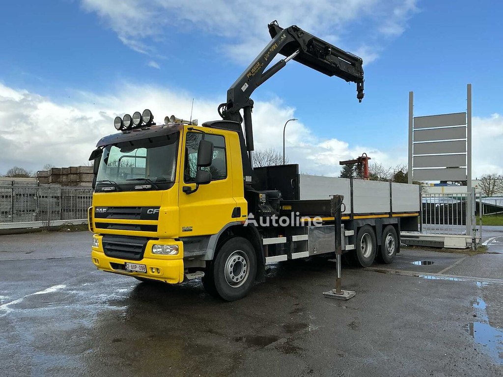 Prodaje se DAF CF Met Palfingerkraan kamion s ravnom platformom na aukciji