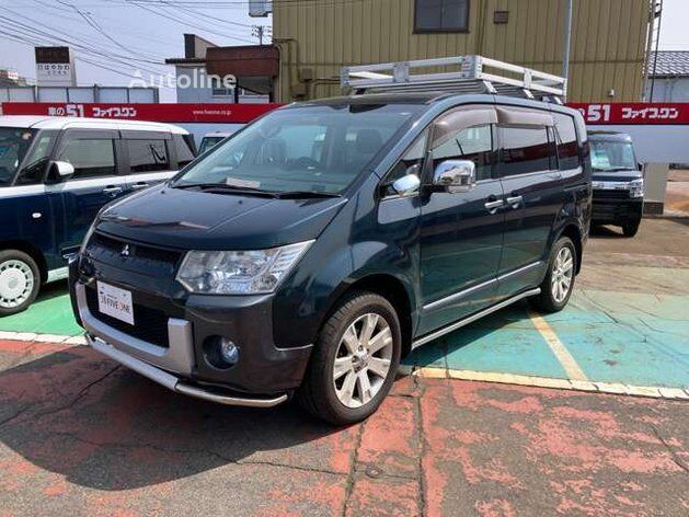 Mitsubishi DELICA D:5 putnički minibus