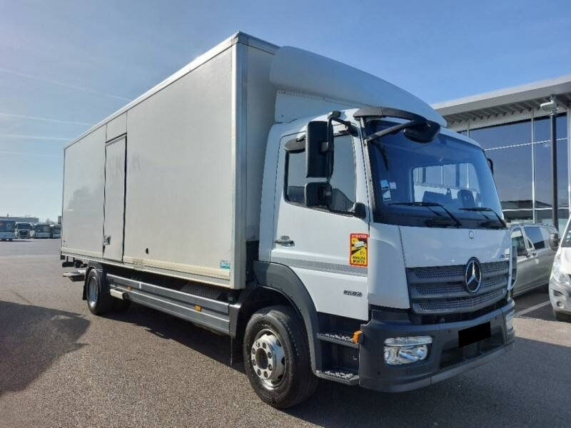 Mercedes-Benz Atego 1618 / tail lift kamion furgon