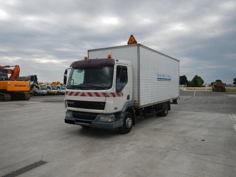 DAF LF45 / tail lift / Box truck kamion furgon