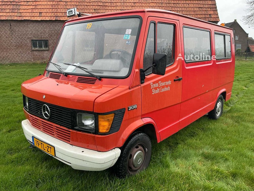 Prodaje se Mercedes-Benz 208 kombi minibus na aukciji