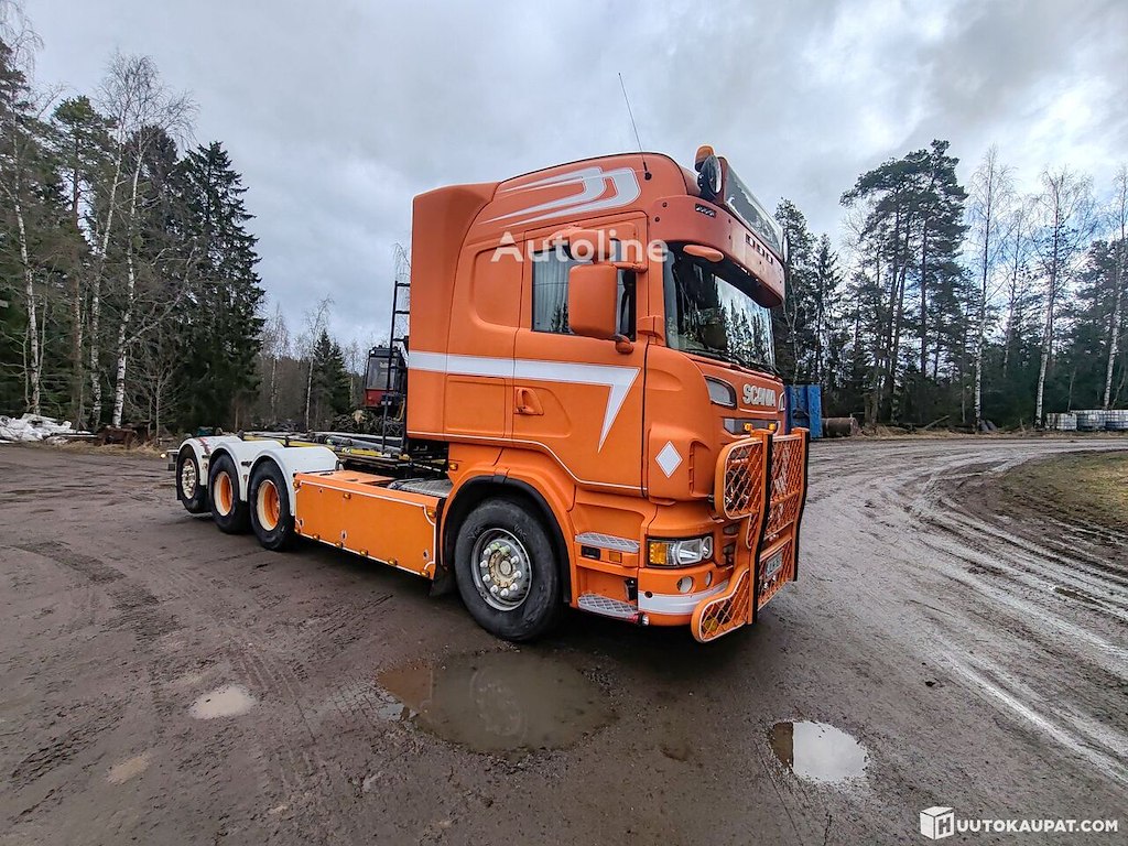 Prodaje se Scania R560 h rol kiper sa kukom na aukciji