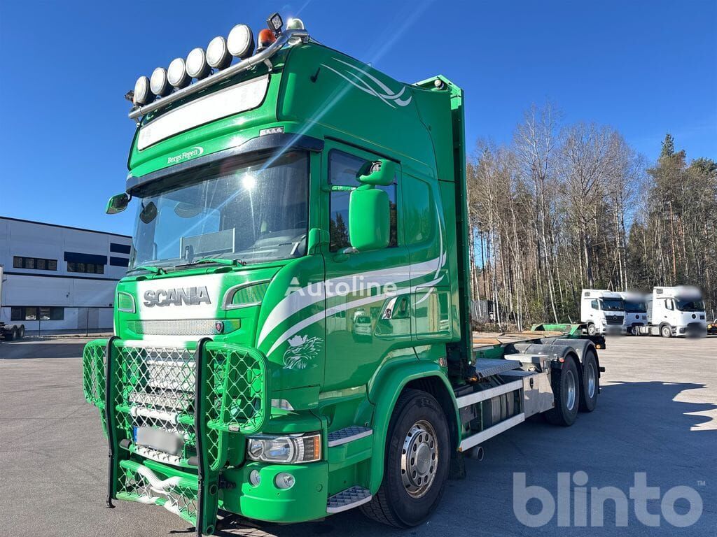 Prodaje se Scania R580LB kamion platforme na aukciji