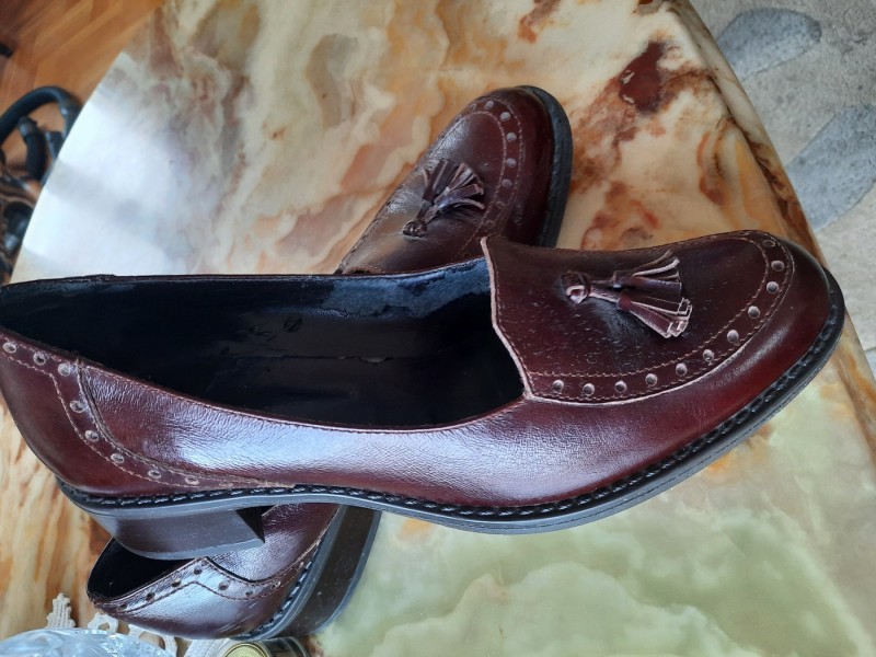 Bordo cipele br.37.nove,model je veci kao da je br.38