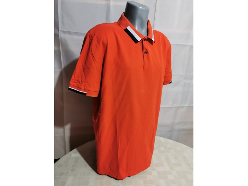 A. HUGO BOSS FANTASTICNA TEGLJIVA MAJICA Vel. XXL