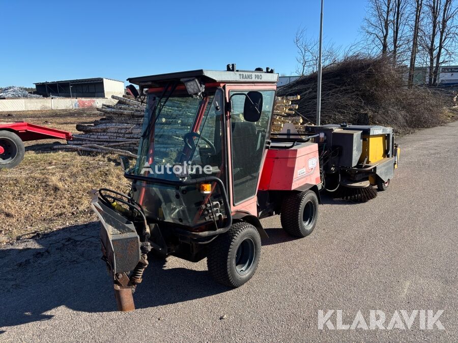 Prodaje se Belos Redskapsbärare Belos med vikplog och sopmaskin univerzalnu komunalnu mašinu na aukciji