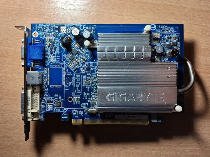 Gigabyte Radeon X1300 256MB - Netestirano