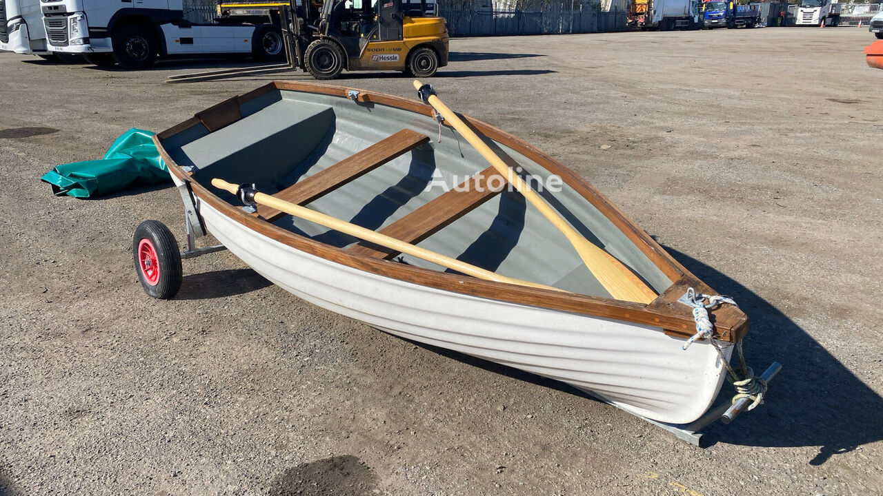 Prodaje se SEDGEMOOR SB330 ROWING BOAT čamac na aukciji