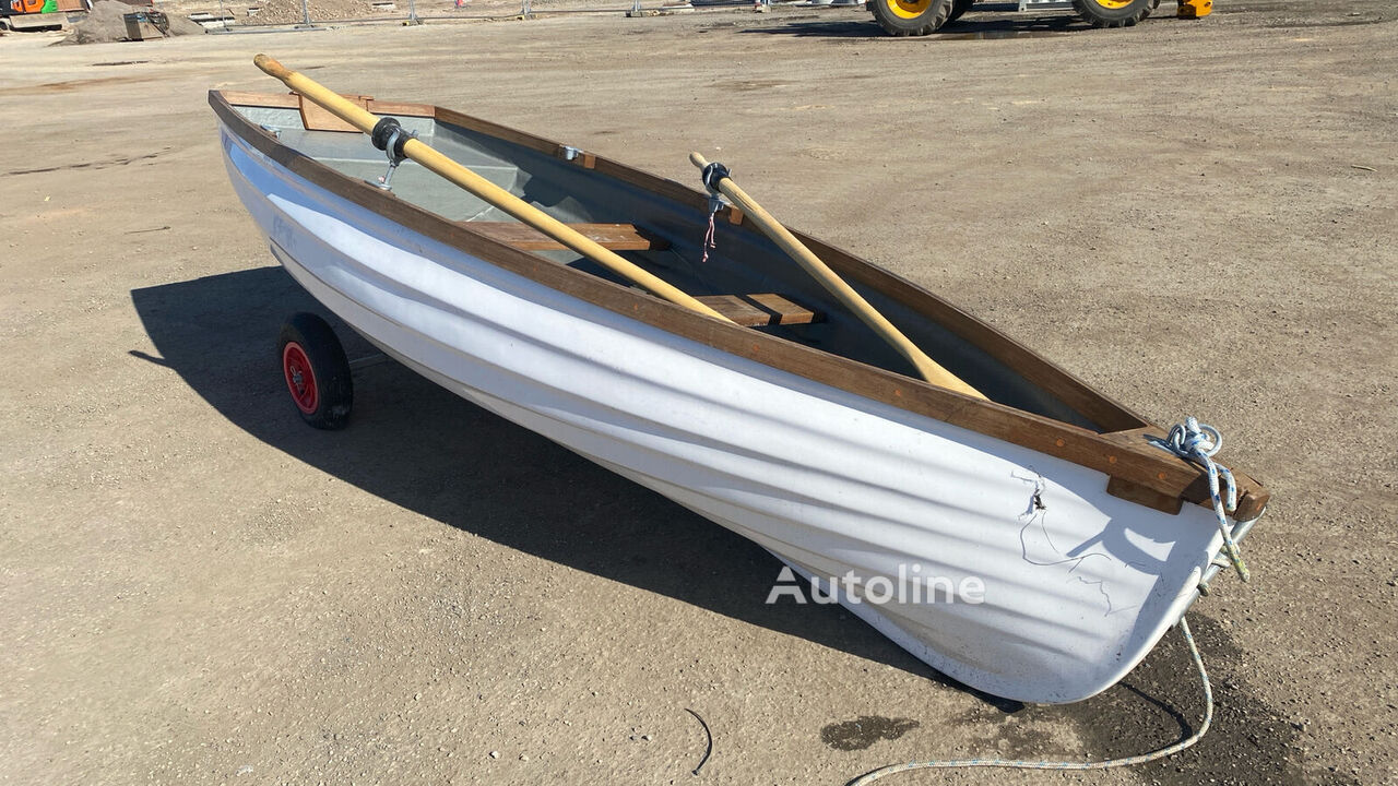Prodaje se SEDGEMOOR SB330 ROWING BOAT čamac na aukciji