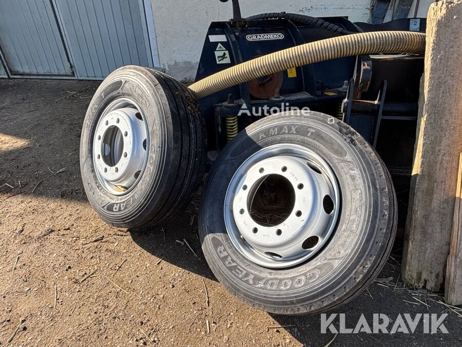 Prodaje se Goodyear Lastbilsdäck Goodyear 265/70R19.5 gumu za kamione na aukciji