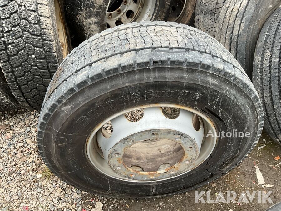 Prodaje se Bridgestone 315/70-22,5 gumu za kamione na aukciji