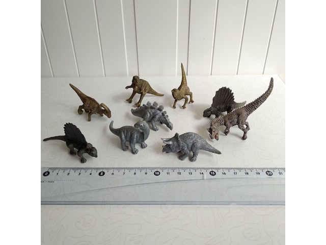 (I) Plastične figurice - Dinosaurusi - set od 9 komada