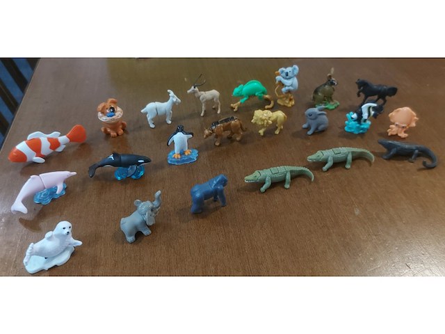 Kinder figure lot 16
