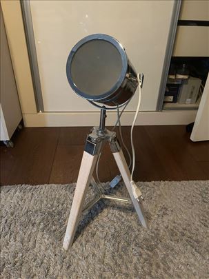 Lampa sa tri nogara