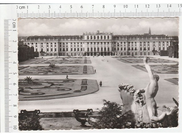 Vienna, Wien - Schloß Schönbrunn - Schloß und Blumenpar