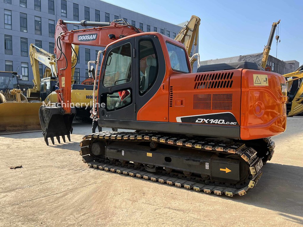 Doosan DX140LC bager guseničar