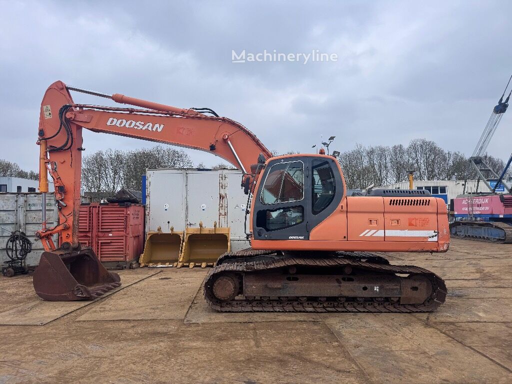 Doosan DX 225 LC bager guseničar