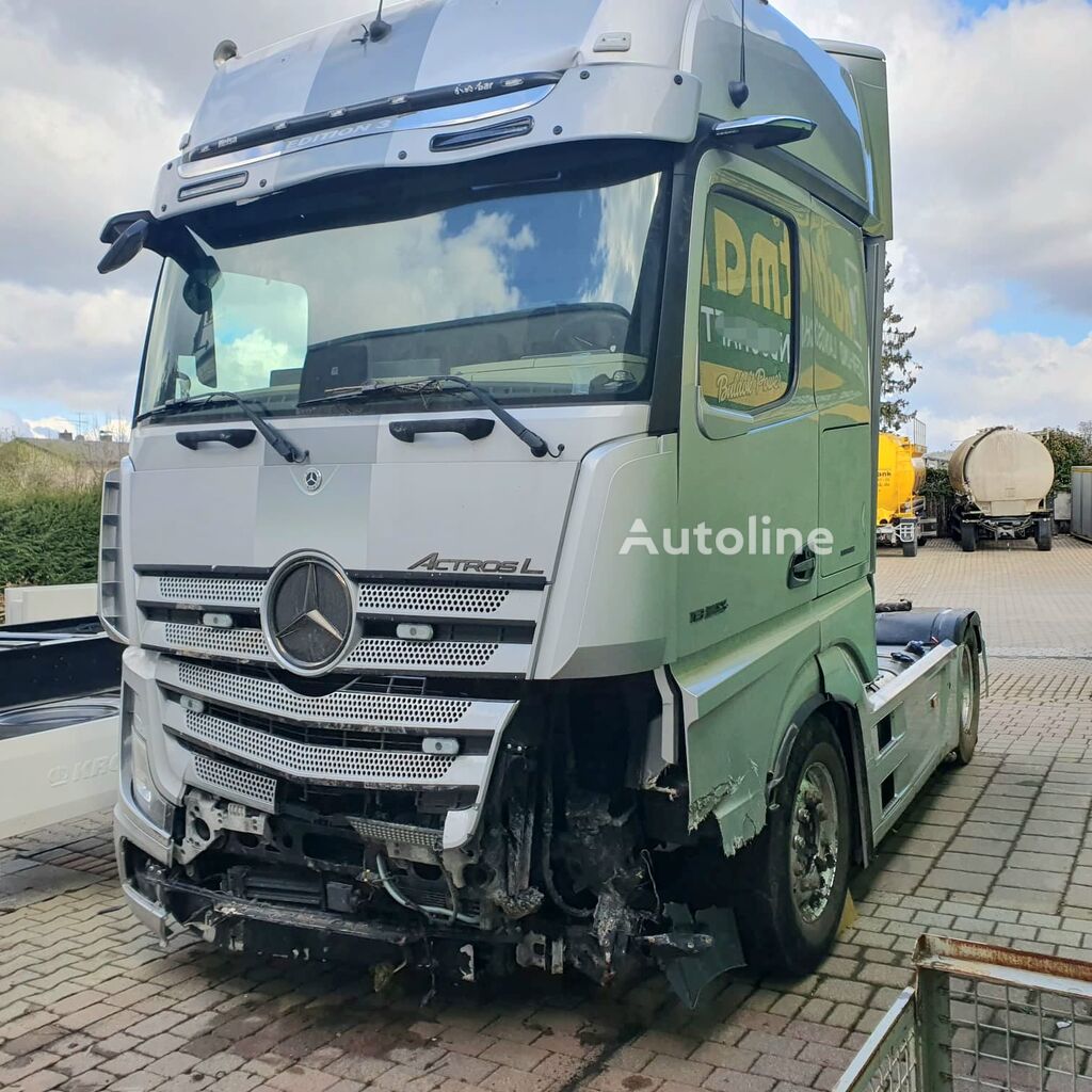 Mercedes-Benz Actros 1863 / Model 2023 tegljač nakon udesa