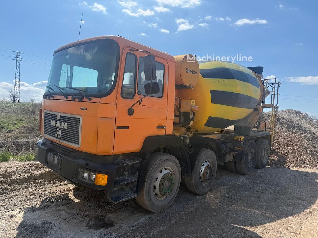 MAN F90 32.322 8X4 kamion s mešalicom za beton