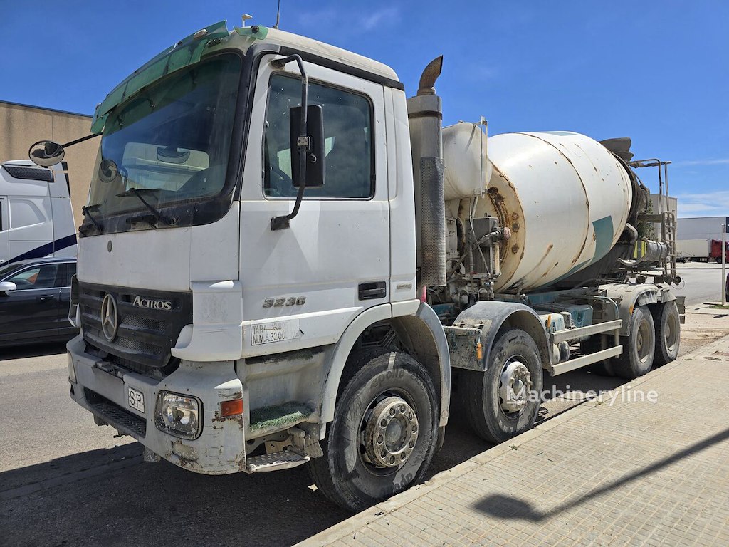 Mercedes-Benz Actros 3236 kamion s mešalicom za beton