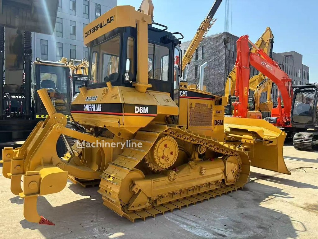 Caterpillar D6M buldožer