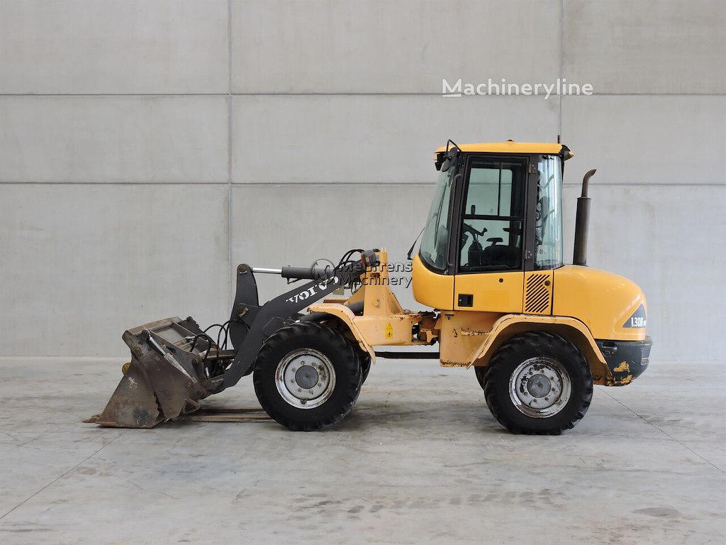Volvo L30B prednji utovarivač
