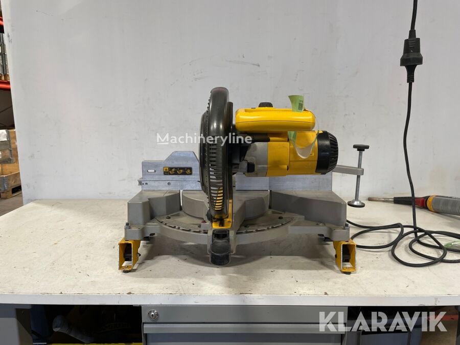 Prodaje se DeWalt DW712-QS kružnu testeru na aukciji