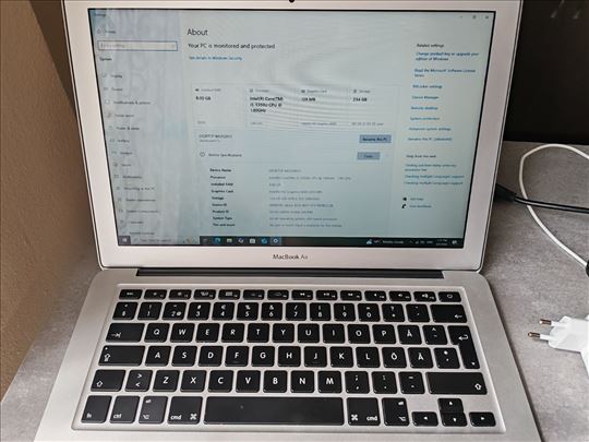 MacBook Air 13 (2017) – i5 / 8GB RAM / 256GB SSD