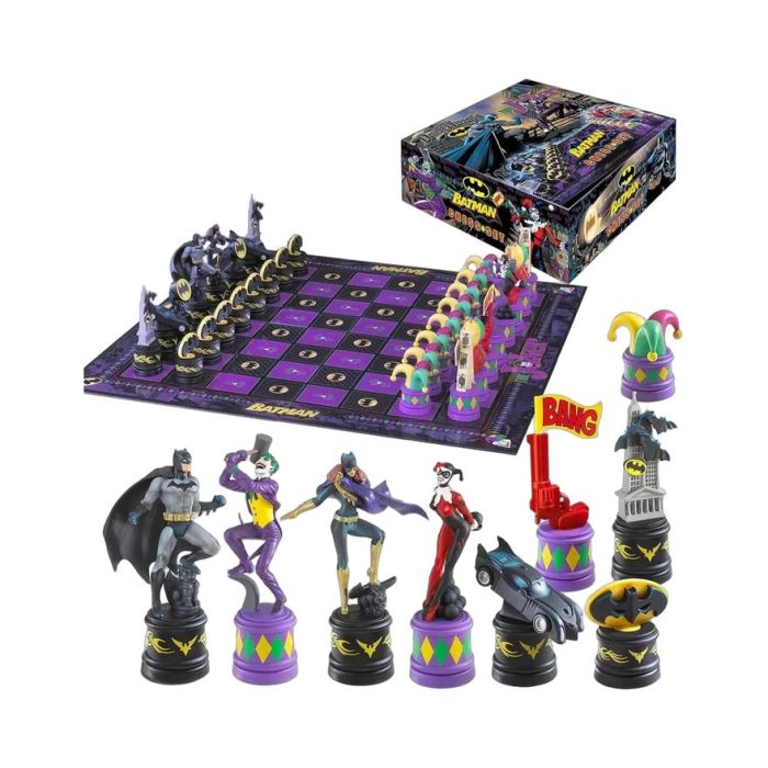 Društvena igra Noble Collection DC Batman Chess Set