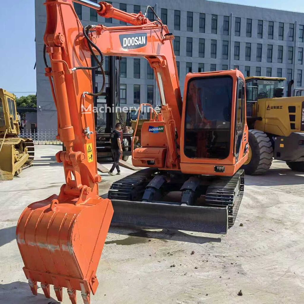 Doosan DH80 bager guseničar