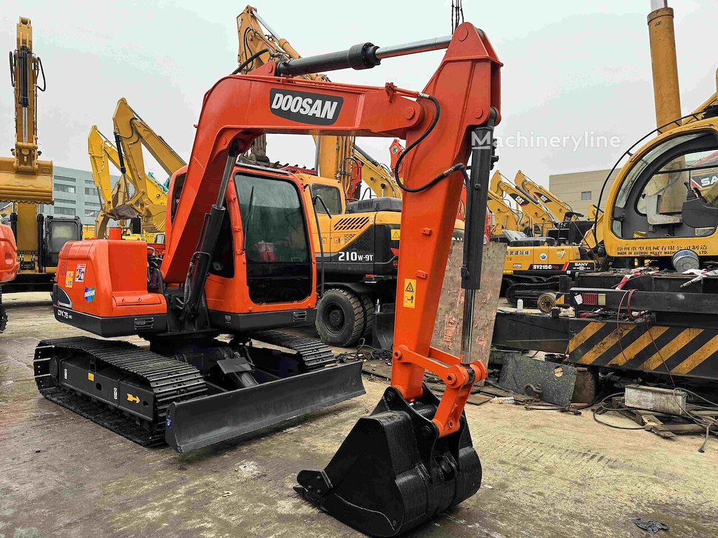 Doosan DX75 bager guseničar